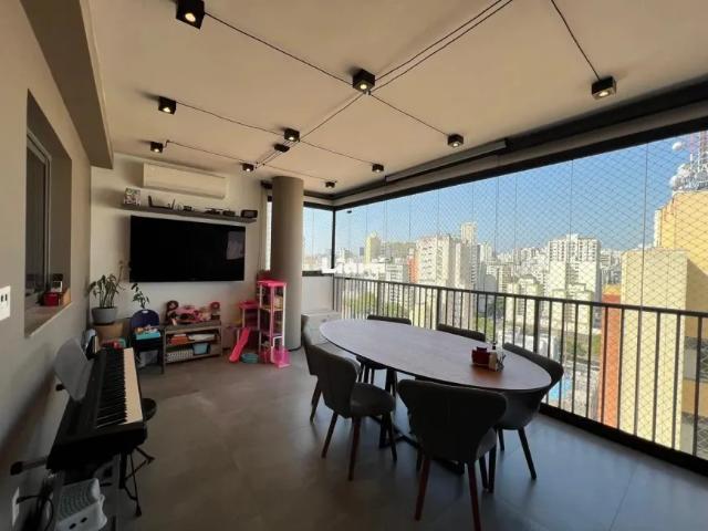 Apartamento com 3 Quartos e 3 banheiros para Alugar, 93 m² por R$ 6.400/Mês