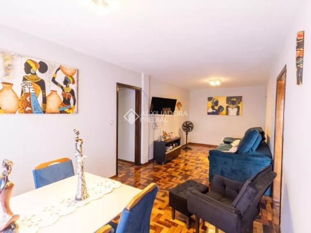 Apartamento com 3 quartos e 102m² para alugar em Teresópolis, Porto Alegre