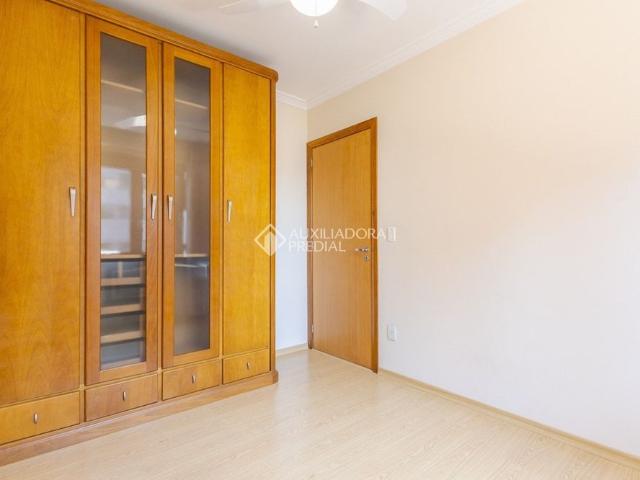 Apartamento com 3 quartos e 118m² para alugar em Jardim Itu, Porto Alegre