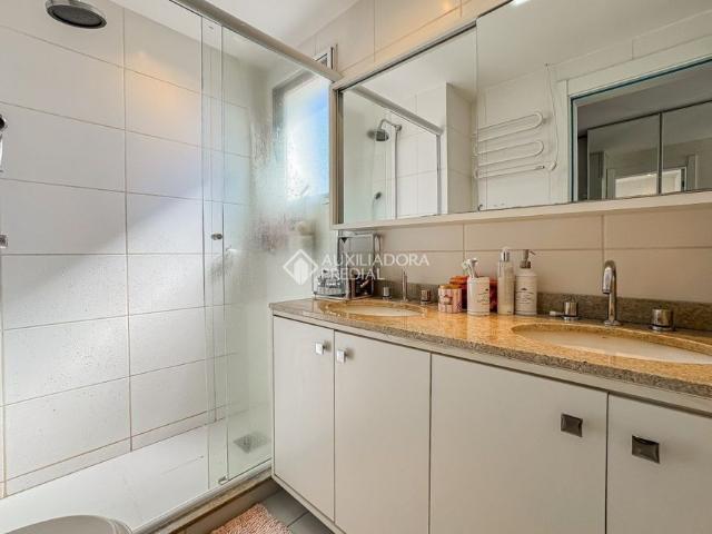 Apartamento com 3 quartos e 128m² para alugar em Central Parque, Porto Alegre