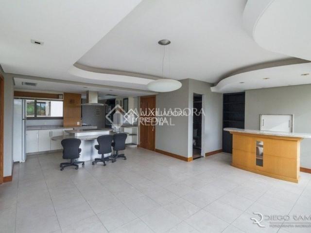 Apartamento com 3 quartos e 120m² para alugar em Três Figueiras, Porto Alegre