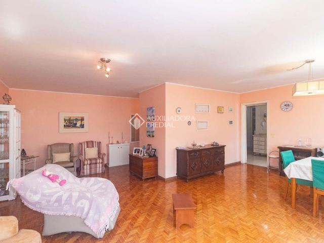 Apartamento com 3 quartos e 120m² para alugar em Floresta, Porto Alegre