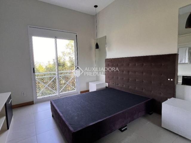 Apartamento com 3 quartos e 120m² para alugar em Jurerê, Florianópolis