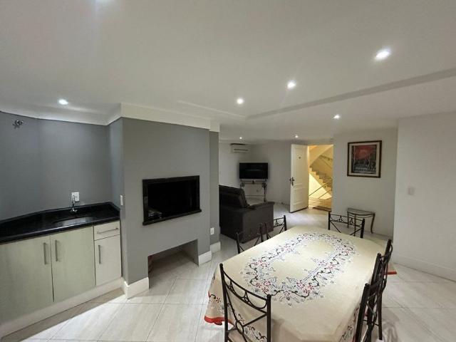Apartamento com 3 quartos e 120m² para alugar em São João, Porto Alegre