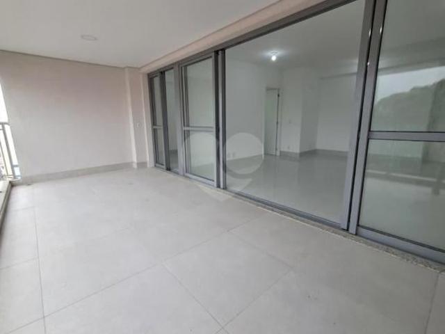 Apartamento com 3 quartos e 131 m² à venda e aluguel, Vila Mariana