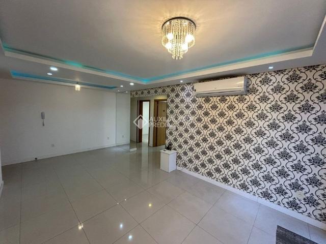 Apartamento com 3 quartos e 133m² para alugar em Passo da Areia, Porto Alegre