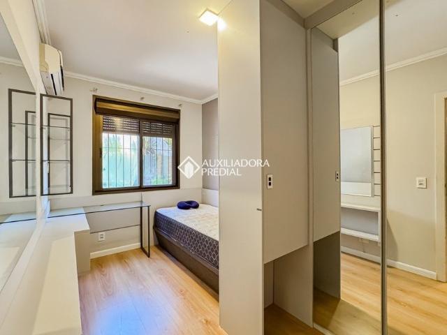Apartamento com 3 quartos e 150m² para alugar em Jardim Lindóia, Porto Alegre