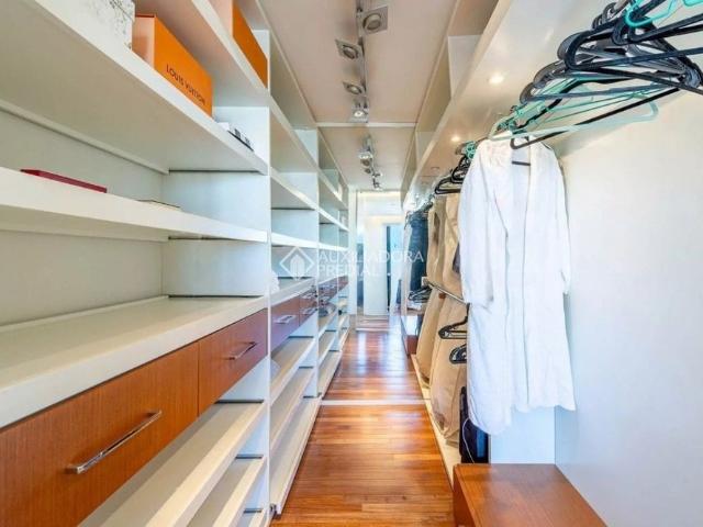 Apartamento com 3 quartos e 161m² para alugar em Moinhos de Vento, Porto Alegre