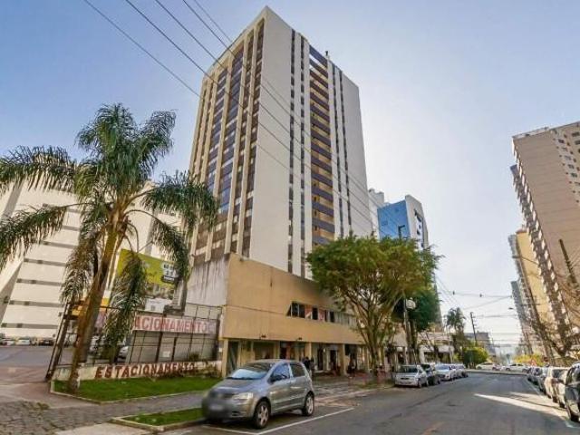 Apartamento com 3 quartos e 1 vaga no Água Verde