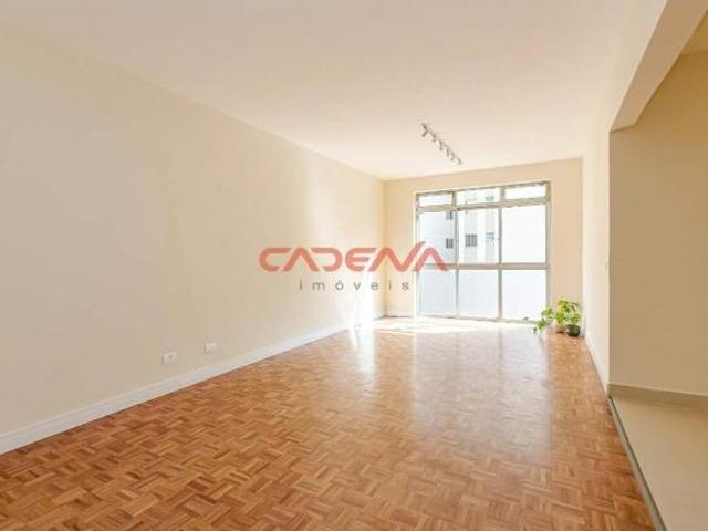Apartamento com 3 quartos e 1 vaga à venda no Água Verde
