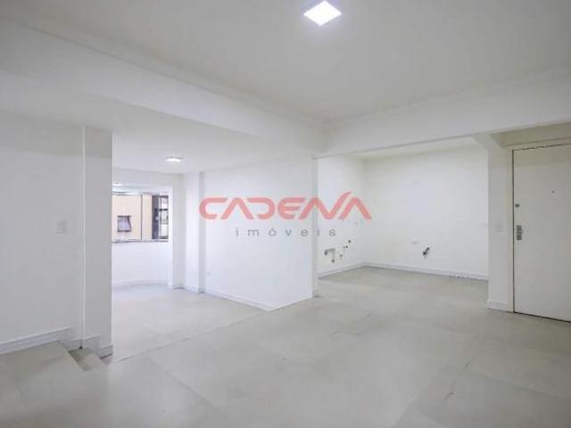 Apartamento com 3 quartos e 1 vaga à venda no Água Verde