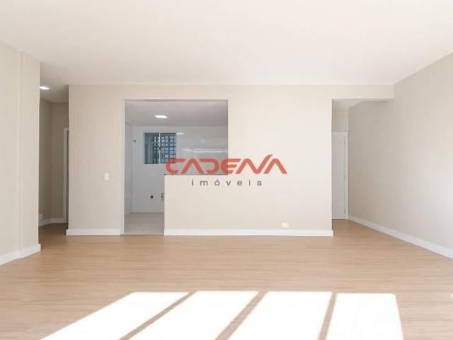 Apartamento com 3 quartos e 1 vaga à venda no Batel