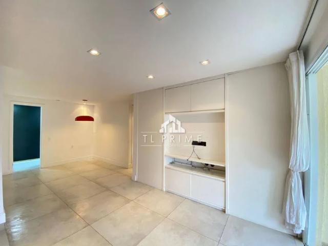Apartamento com 3 Quartos e 1 banheiro à Venda, 110 m² por R$ 1.300.000