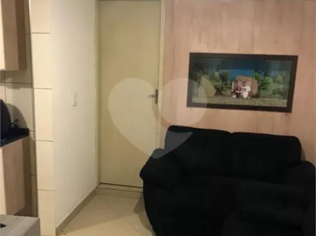 Apartamento com 3 Quartos e 1 banheiro à Venda, 50 m² por R$ 128.000