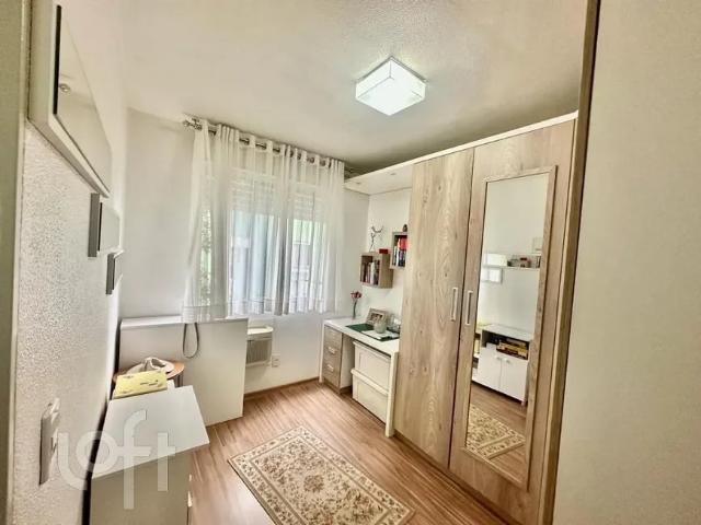 Apartamento com 3 Quartos e 1 banheiro à Venda, 52 m² por R$ 213.000