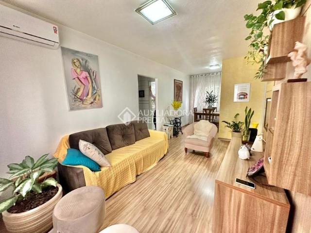 Apartamento com 3 Quartos e 1 banheiro à Venda, 53 m² por R$ 213.000