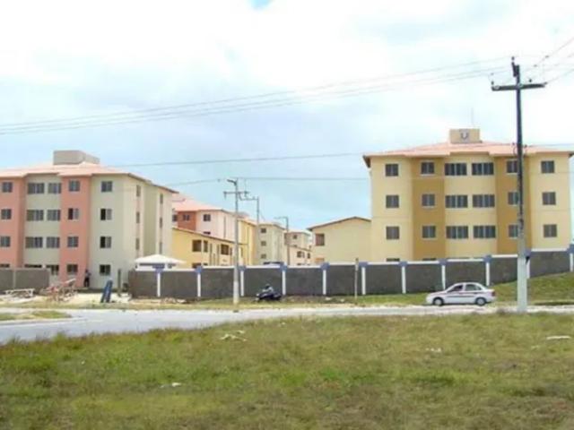Apartamento com 3 Quartos e 1 banheiro à Venda, 65 m² por R$ 110.000