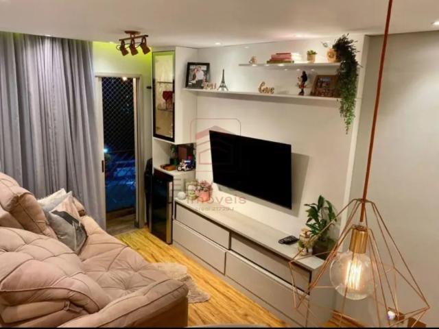 Apartamento com 3 Quartos e 1 banheiro à Venda, 63 m² por R$ 490.000