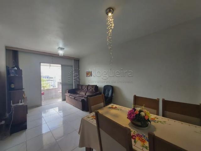 Apartamento com 3 Quartos e 1 banheiro à Venda, 70 m² por R$ 180.000