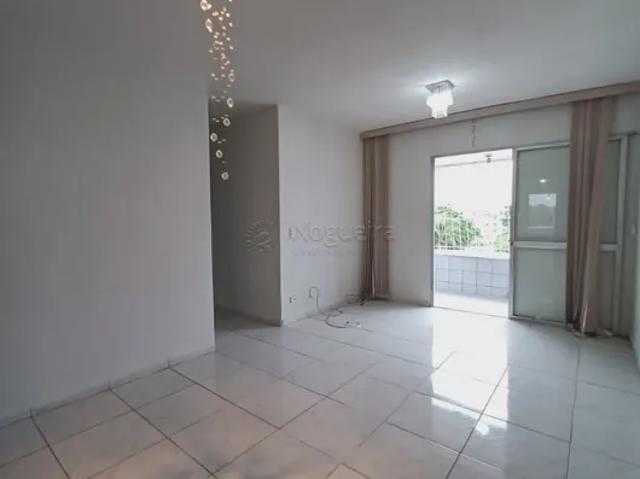 Apartamento com 3 Quartos e 1 banheiro à Venda, 70 m² por R$ 180.000