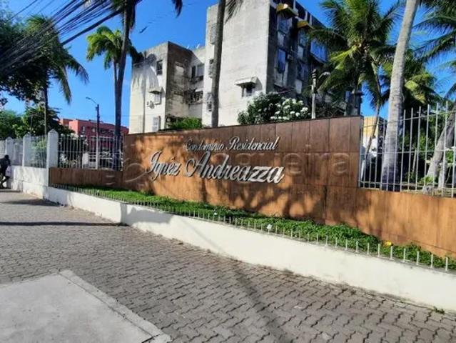 Apartamento com 3 Quartos e 1 banheiro à Venda, 70 m² por R$ 200.000