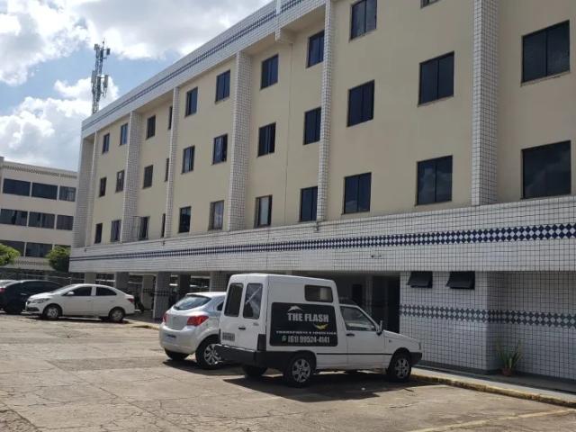 Apartamento com 3 Quartos e 1 banheiro à Venda, 72 m² por R$ 295.000