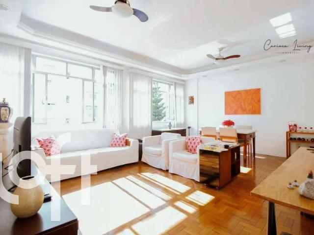 Apartamento com 3 Quartos e 1 banheiro à Venda, 98 m² por R$ 840.000
