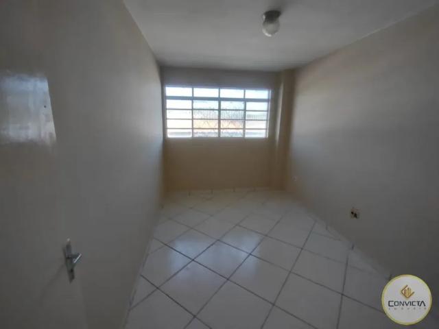 Apartamento com 3 Quartos e 1 banheiro para Alugar, 60 m² por R$ 1.200/Mês