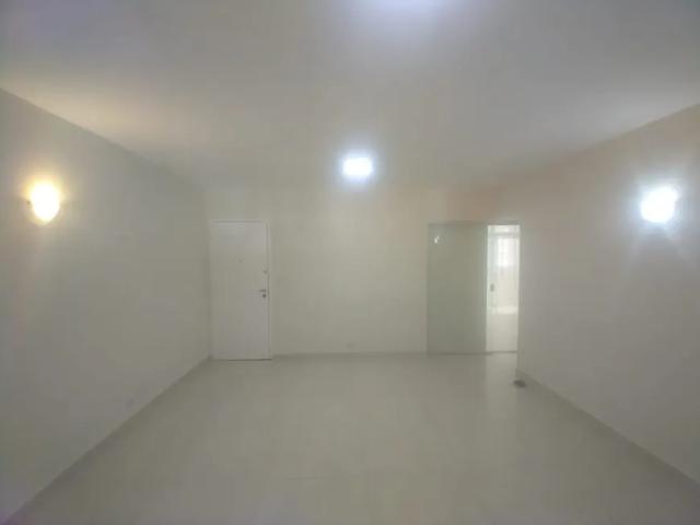 Apartamento com 3 Quartos e 1 banheiro para Alugar, 120 m² por R$ 5.600/Mês