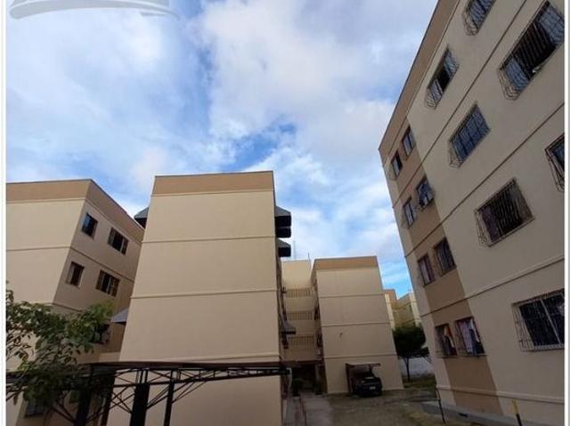 Apartamento com 3 Quartos e 2 banheiros à Venda, 58 m² por R$ 180.000