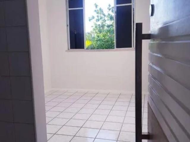 Apartamento com 3 Quartos e 2 banheiros à Venda, 60 m² por R$ 170.000