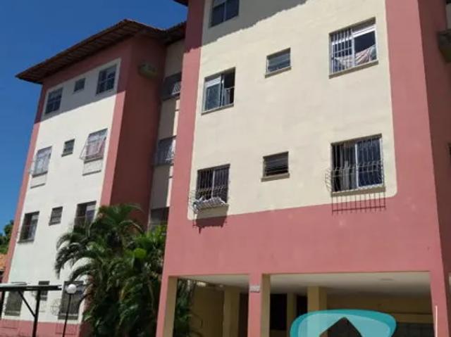 Apartamento com 3 Quartos e 2 banheiros à Venda, 60 m² por R$ 180.000