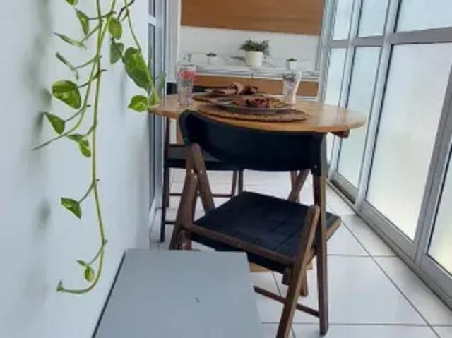 Apartamento com 3 Quartos e 2 banheiros à Venda, 60 m² por R$ 200.000