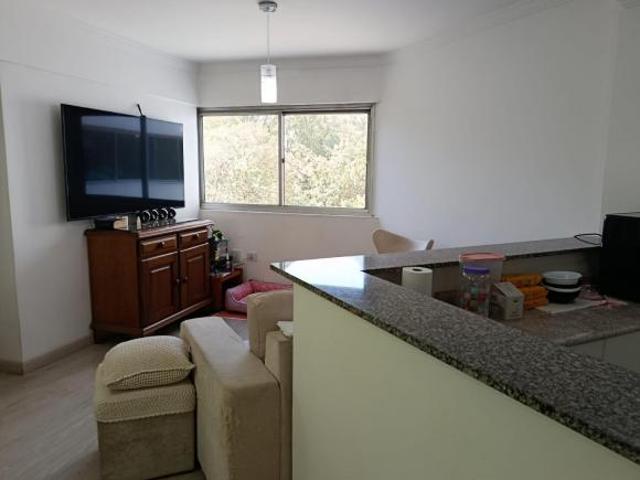 Apartamento com 3 Quartos e 2 banheiros à Venda, 65 m² por R$ 440.000