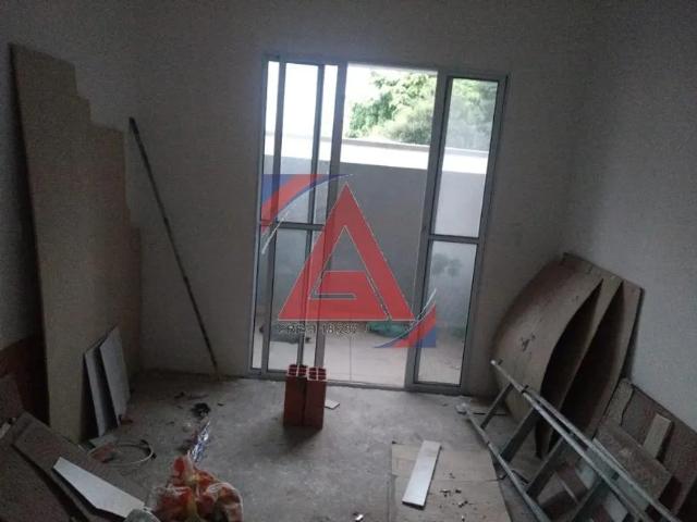 Apartamento com 3 Quartos e 2 banheiros à Venda, 66 m² por R$ 280.000