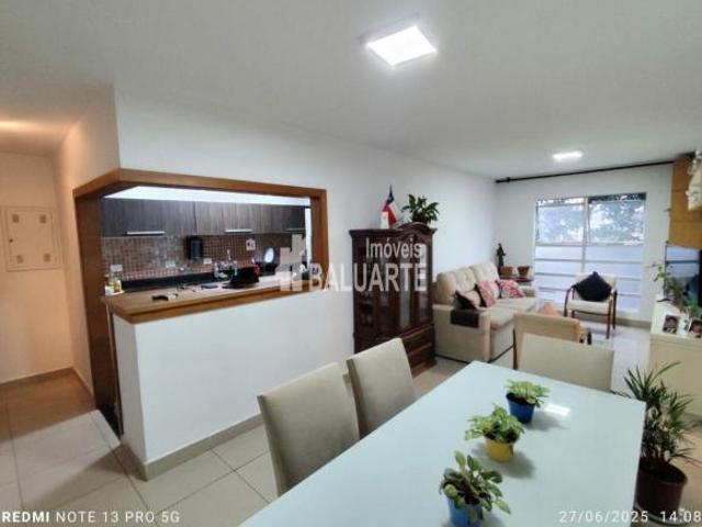 Apartamento com 3 Quartos e 2 banheiros à Venda