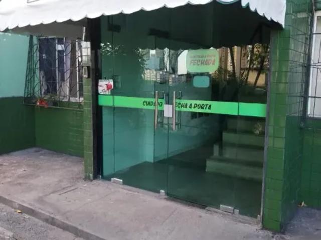 Apartamento com 3 Quartos e 2 banheiros à Venda, 68 m² por R$ 180.000