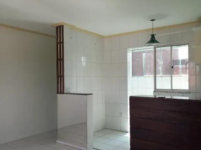 Apartamento com 3 Quartos e 2 banheiros à Venda, 68 m² por R$ 267.000