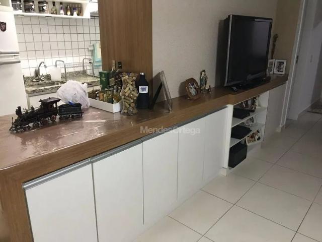 Apartamento com 3 Quartos e 2 banheiros à Venda, 68 m² por R$ 310.000