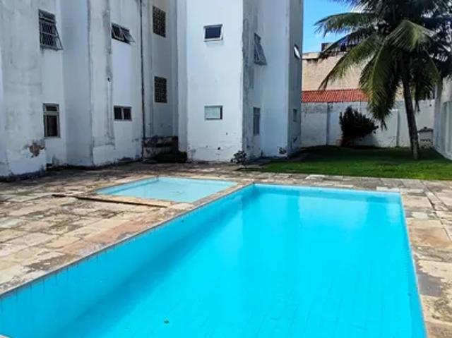 Apartamento com 3 Quartos e 2 banheiros à Venda, 69 m² por R$ 99.000