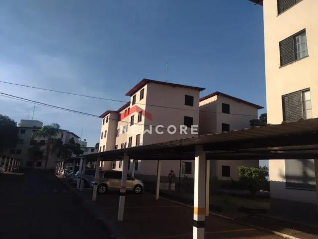Apartamento com 3 Quartos e 2 banheiros à Venda, 70 m² por R$ 180.000