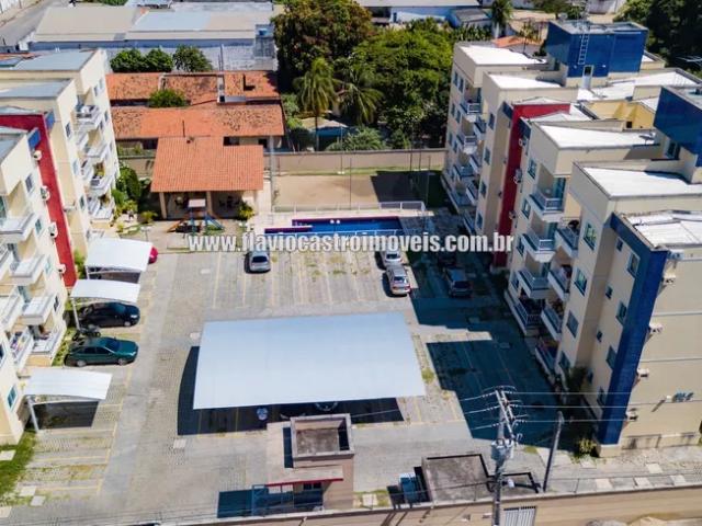 Apartamento com 3 Quartos e 2 banheiros à Venda, 70 m² por R$ 180.000
