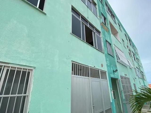 Apartamento com 3 Quartos e 2 banheiros à Venda, 70 m² por R$ 115.000
