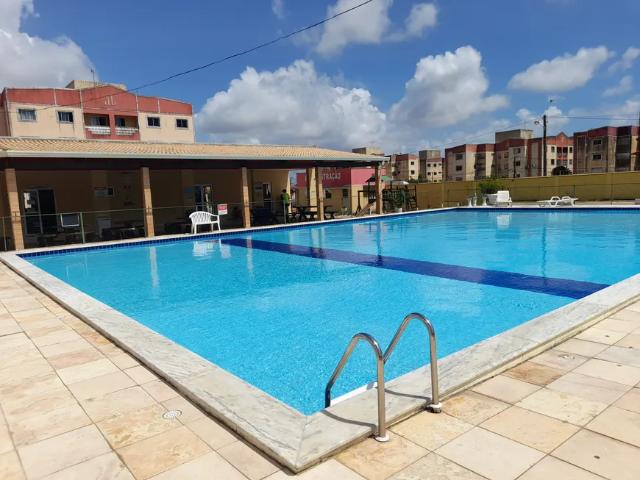 Apartamento com 3 Quartos e 2 banheiros à Venda, 70 m² por R$ 135.000
