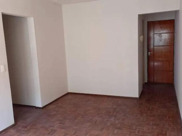 Apartamento com 3 Quartos e 2 banheiros à Venda, 70 m² por R$ 210.000