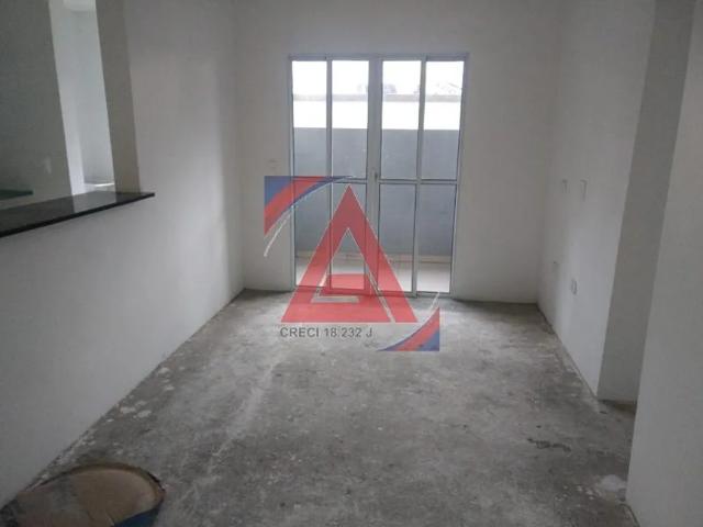 Apartamento com 3 Quartos e 2 banheiros à Venda, 72 m² por R$ 290.000