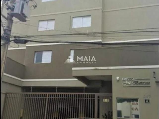 Apartamento com 3 Quartos e 2 banheiros à Venda, 72 m² por R$ 350.000