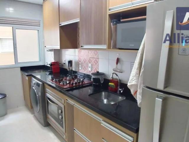 Apartamento com 3 Quartos e 2 banheiros à Venda, 72 m² por R$ 595.000