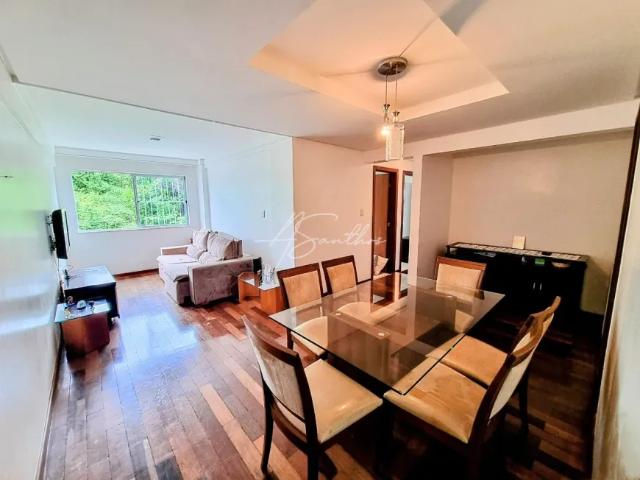 Apartamento com 3 Quartos e 2 banheiros à Venda, 74 m² por R$ 310.000