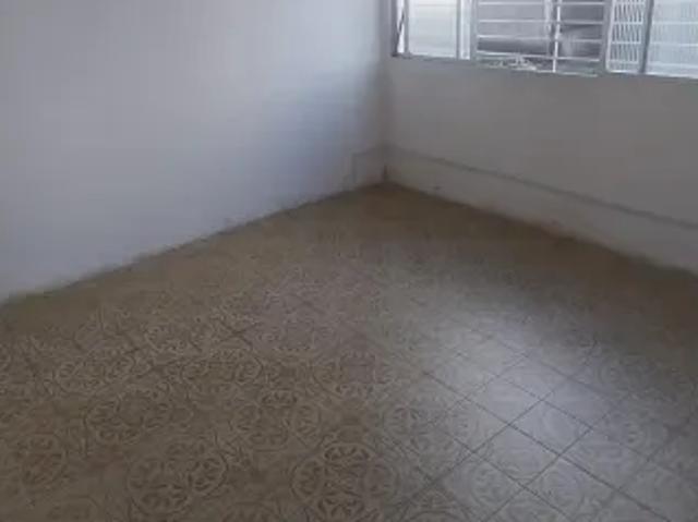 Apartamento com 3 Quartos e 2 banheiros à Venda, 75 m² por R$ 180.000